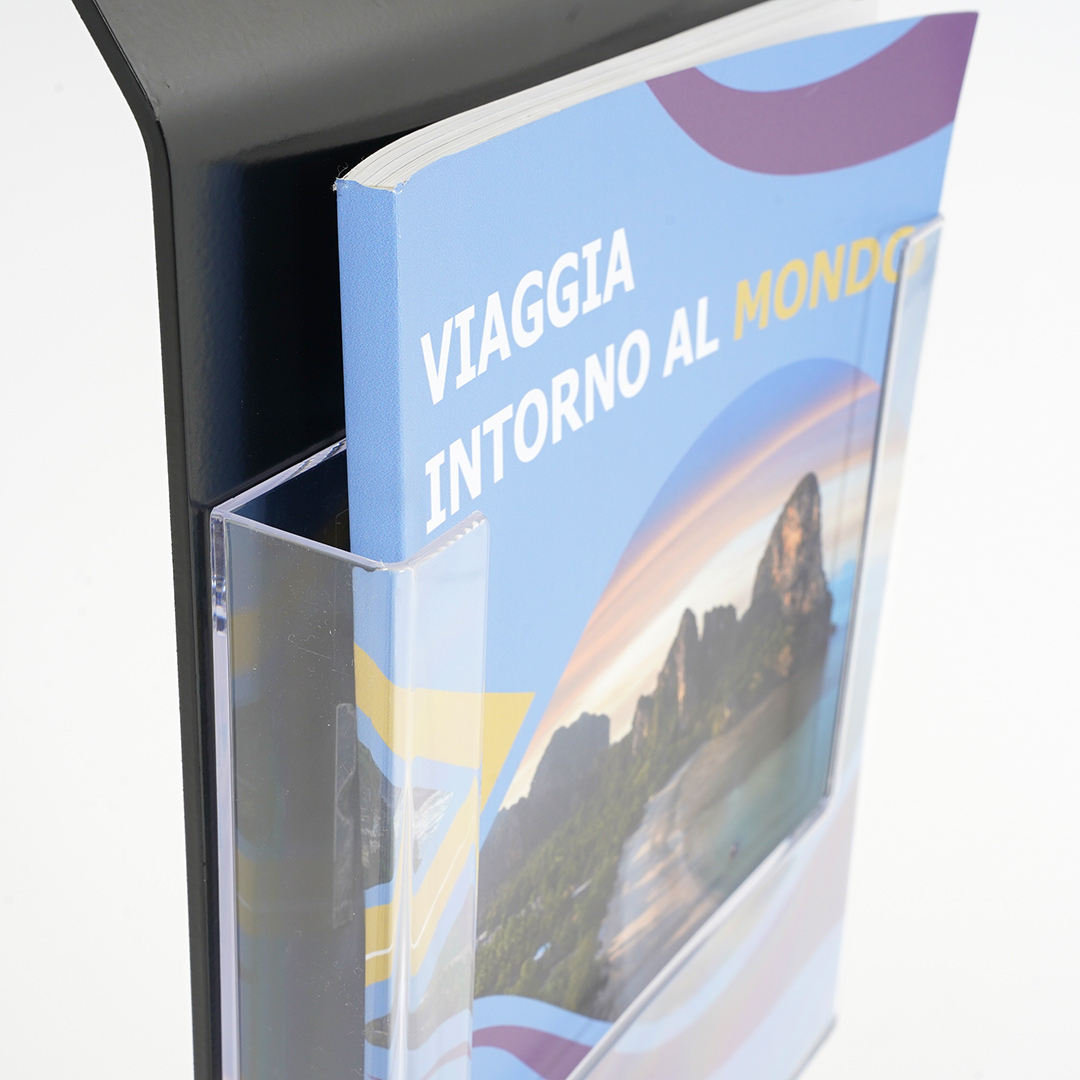 Leggio in metallo verniciato nero con tasca porta avvisi